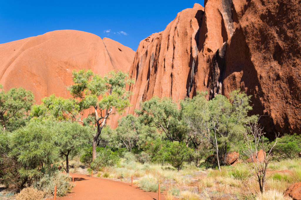 Australien Urlaub - Uluru ehemals Ayers Rock der wichtige Berg im Outback